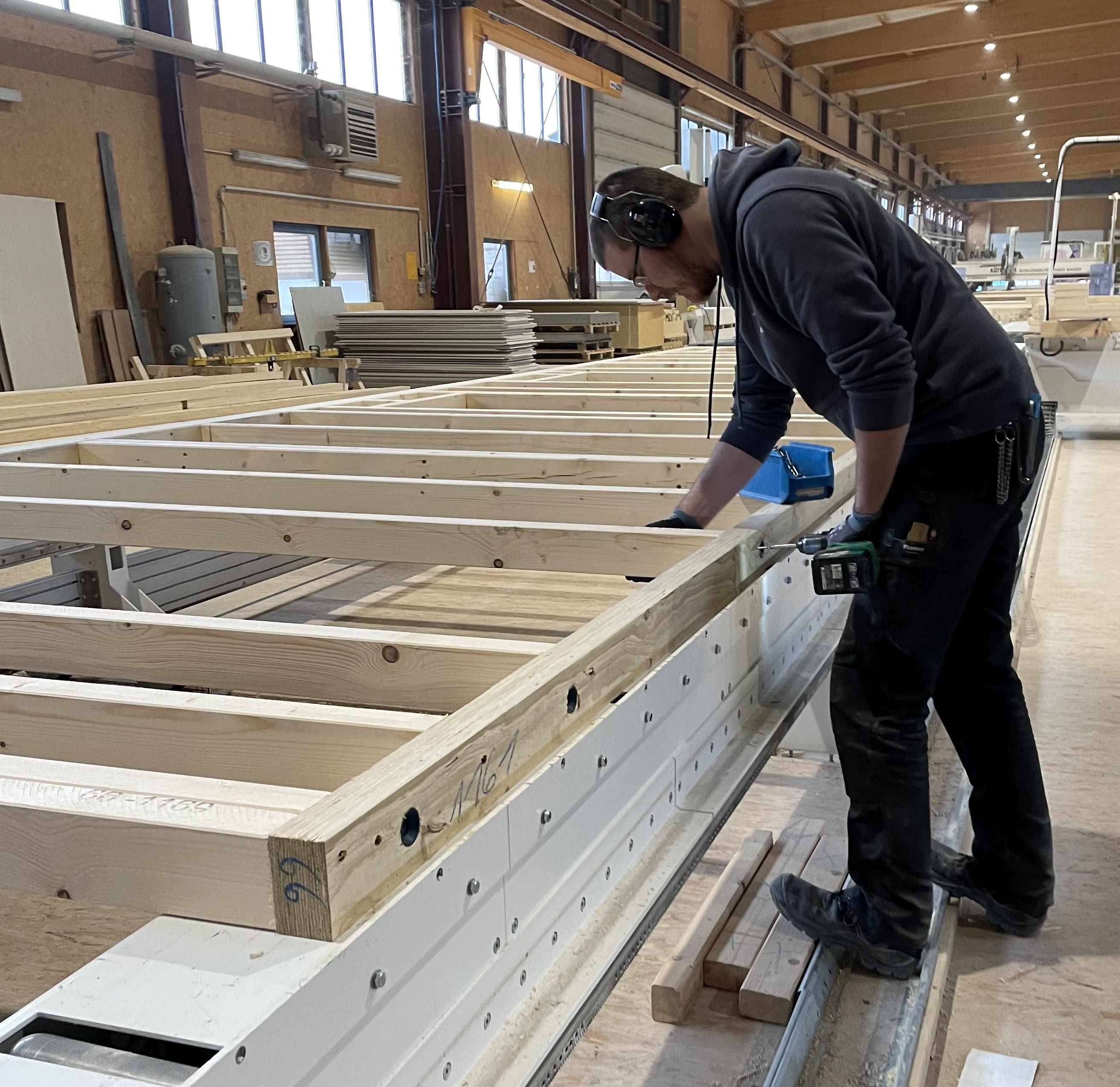 Fortschritt in der Tischlerei: „GRÜNE im Dialog“ mit der Firma KURT ...